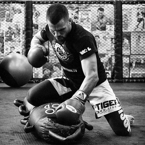 How to Build Your Trapezius Muscles with Dumbbells - Crossliftor ...